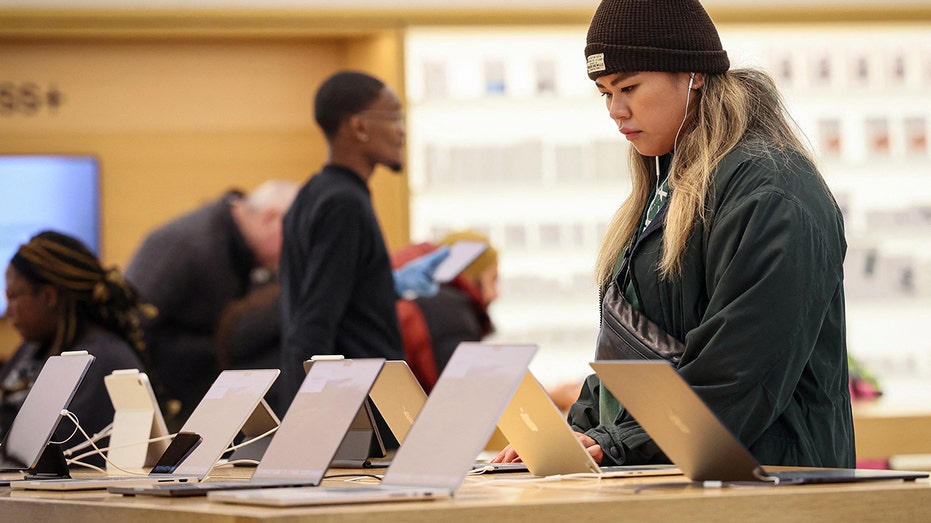 Apple passkey technology transforms Mac security with biometric ...